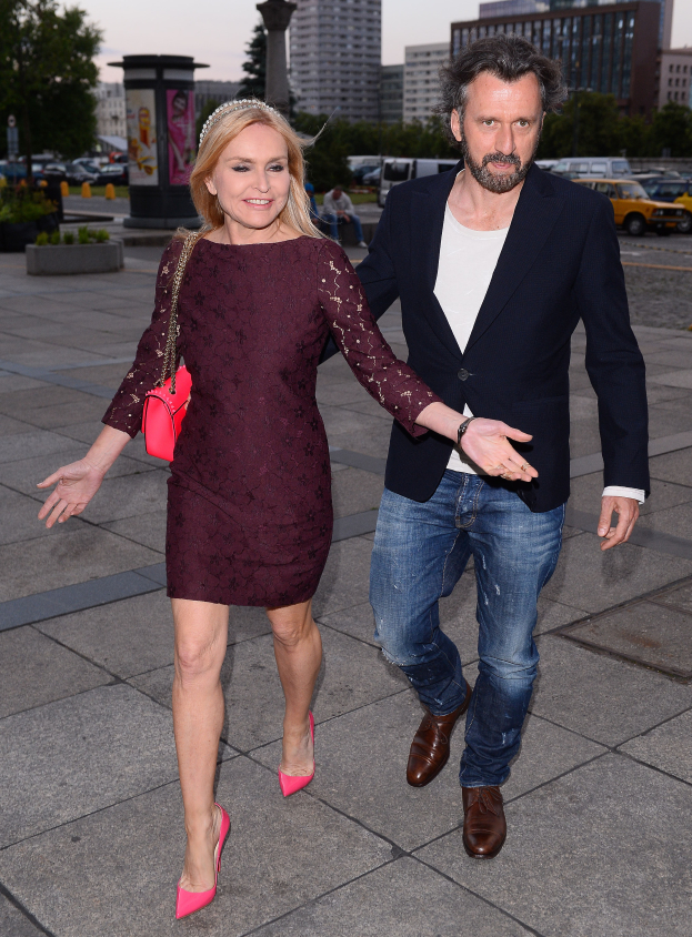 Monika Olejnik pokazuje nogi w mini! (ZDJĘCIA) - PUDELEK