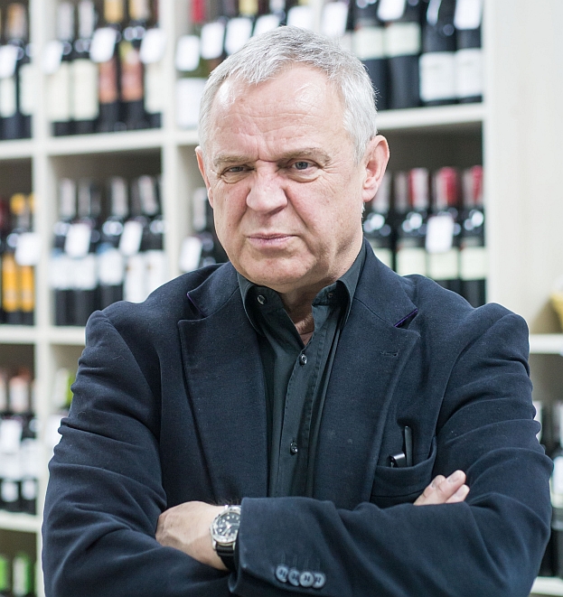 Kondrat stracił sklepy z winami. Wróci do aktorstwa? - PUDELEK Kondrat stracił sklepy z winami. Wróci do aktorstwa? - PUDELEK